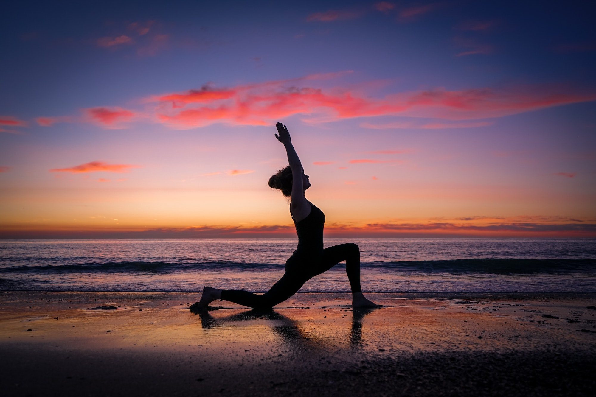 Aruba: Yoga-Sonnengruß am Strand - KARIBIKGUIDE